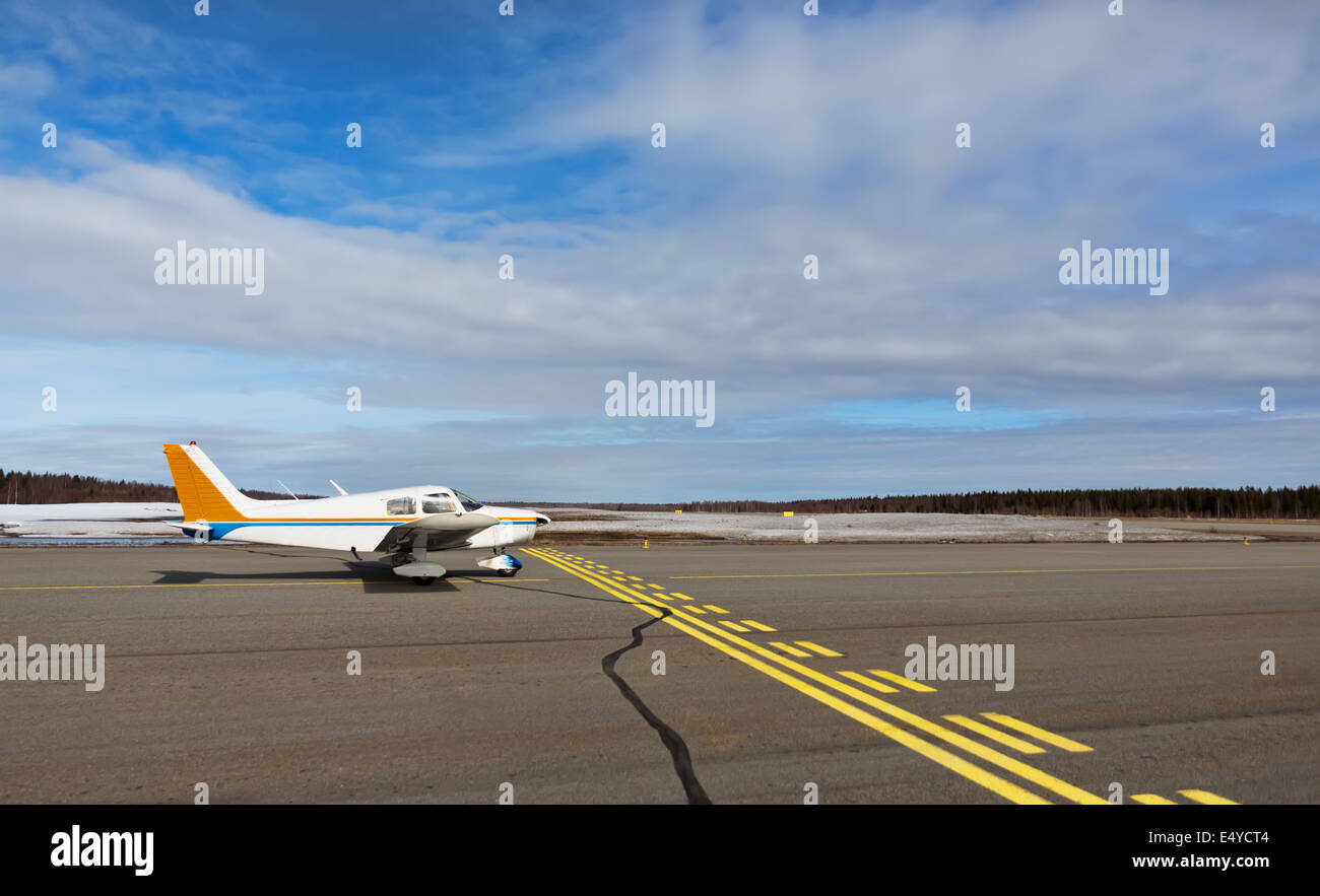 Small airport hi-res stock photography and images - Alamy