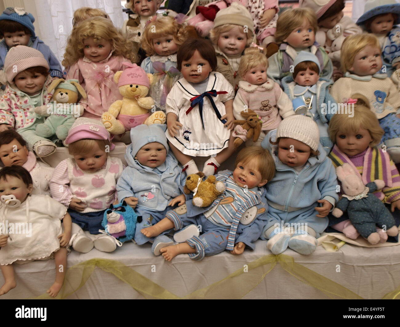 Poupée en peluche hi-res stock photography and images - Alamy