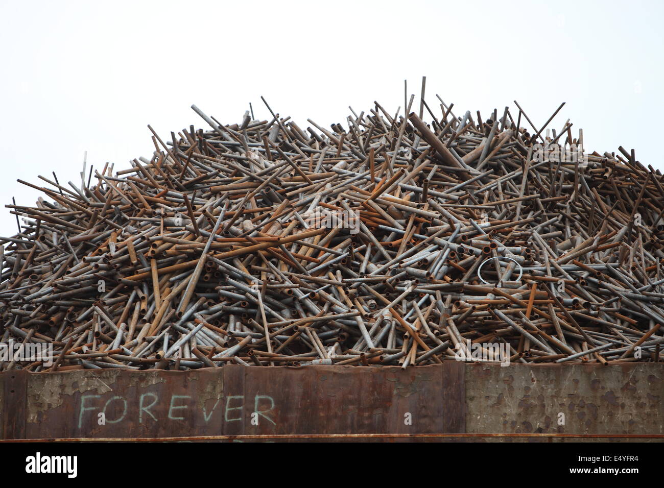 Pile of old rusty metal Stock Photo - Alamy