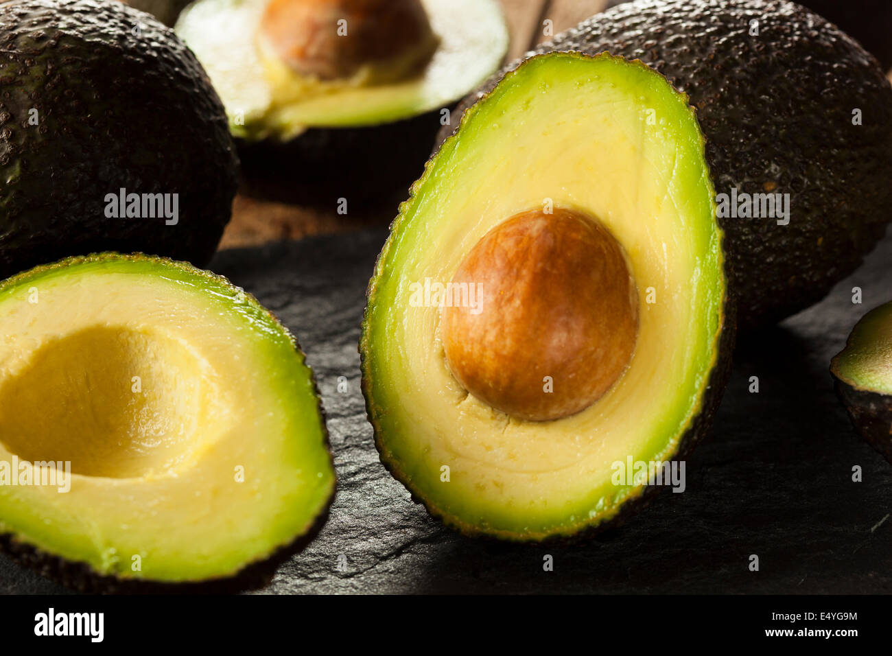 Half green sliced avocado hi-res stock photography and images - Alamy