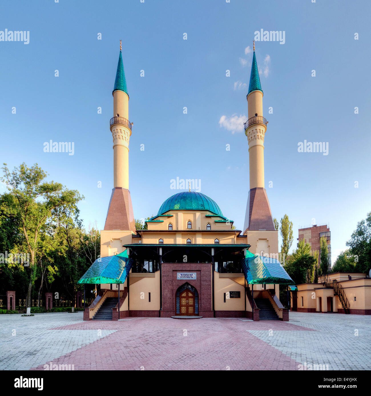 Modern mosque hi-res stock photography and images - Alamy