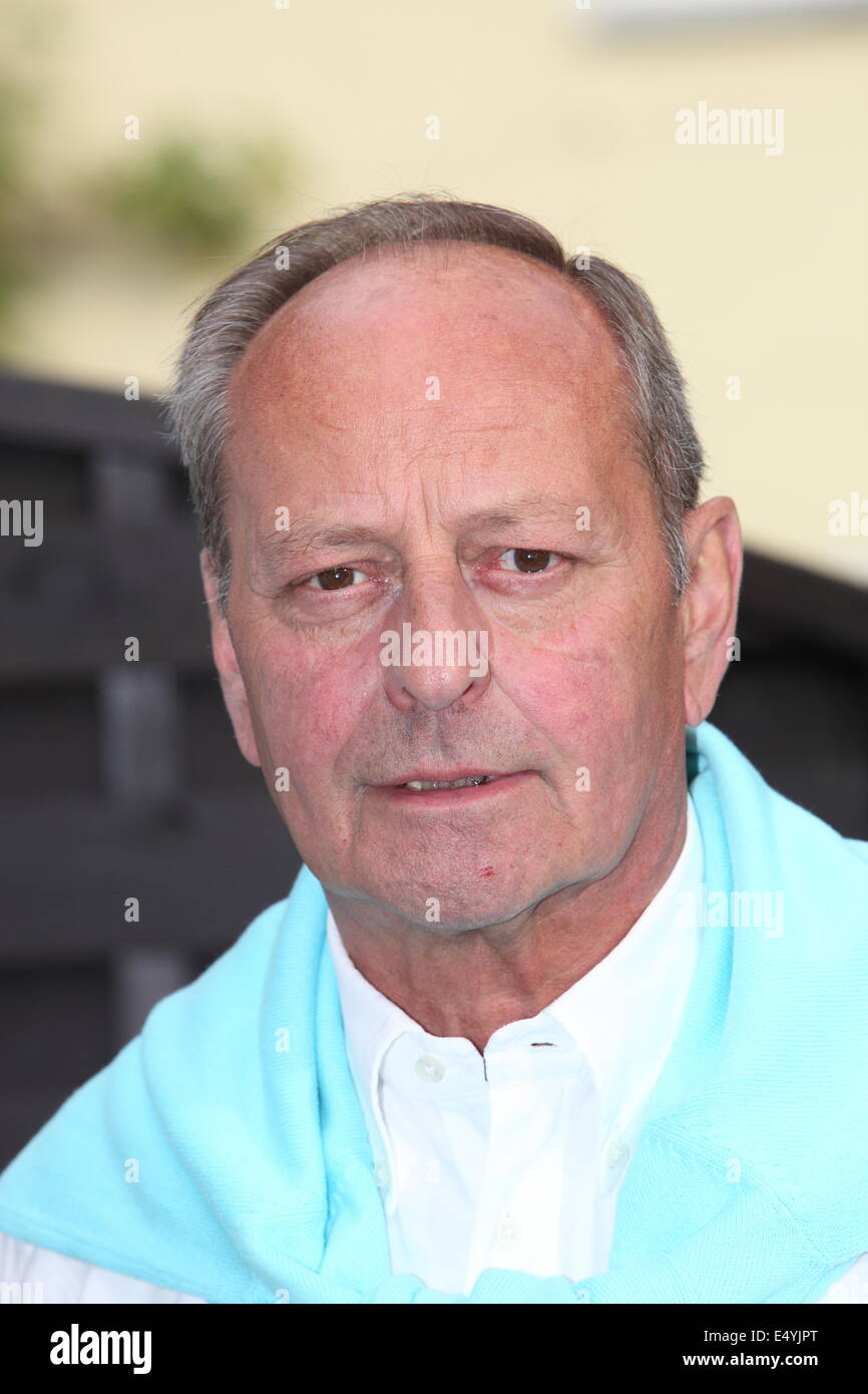 Serious man hi-res stock photography and images - Alamy