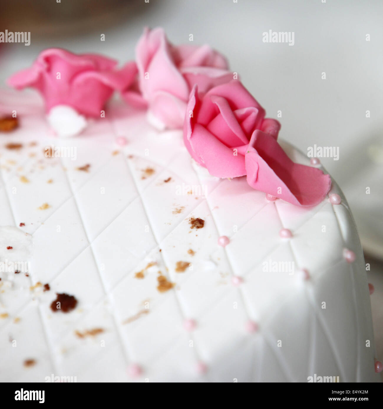 Pink tiered cake hi-res stock photography and images - Alamy