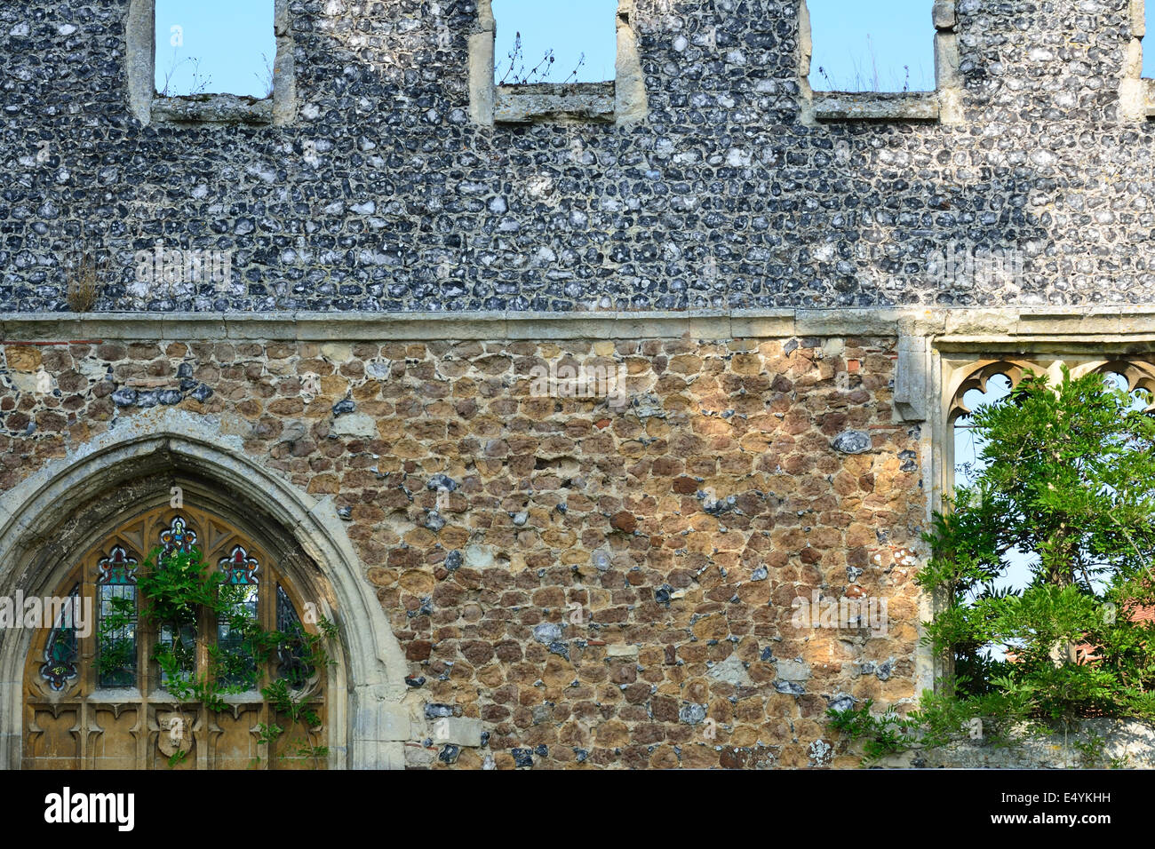 Fortified castle door hi-res stock photography and images - Alamy