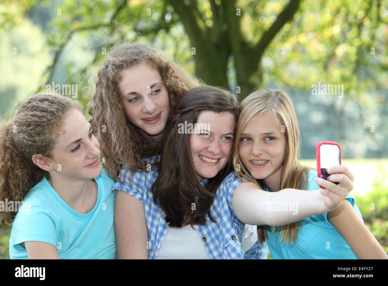 Four girls hi-res stock photography and images - Alamy
