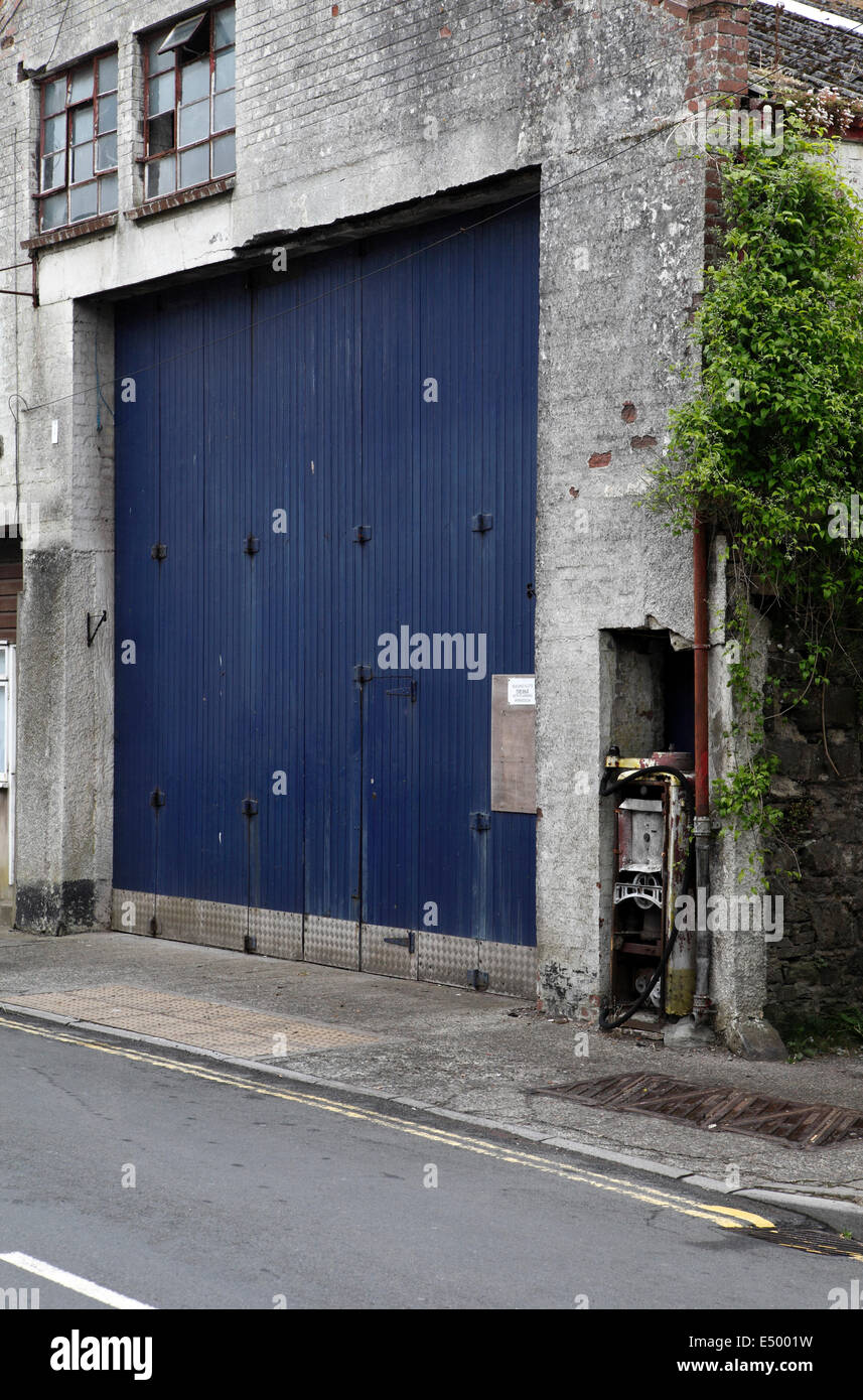 Old run-down garage and petrol pump Stock Photo - Alamy