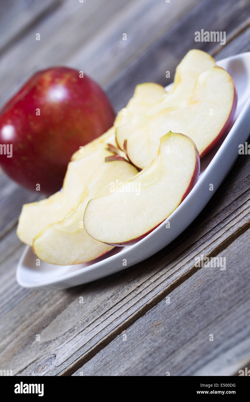 Apple slices plate hi-res stock photography and images - Alamy