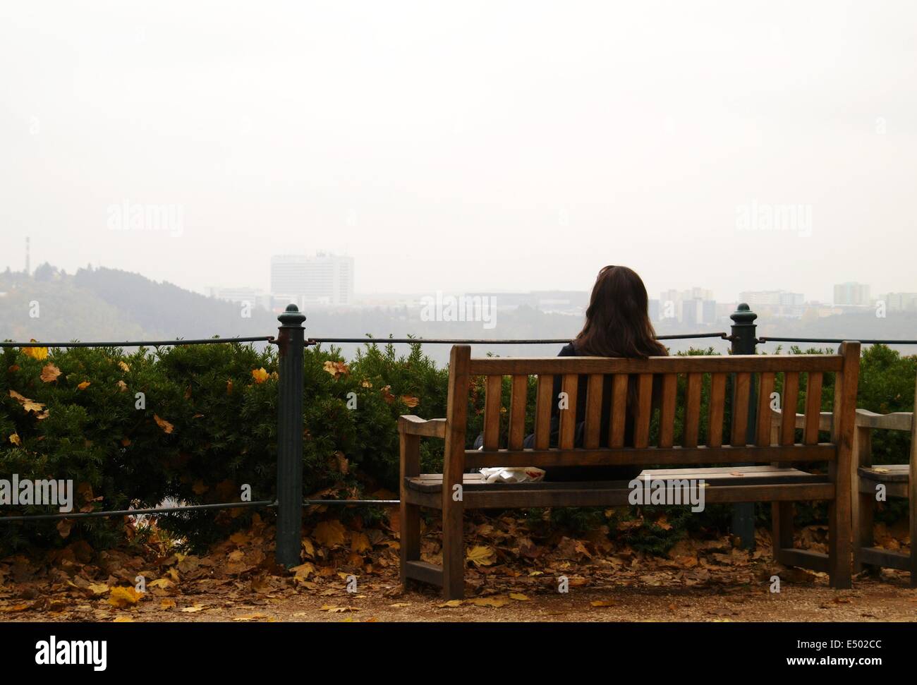 rest on a bench Stock Photo - Alamy