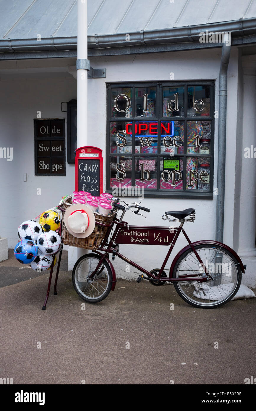 Pier sweet shop hi-res stock photography and images - Alamy