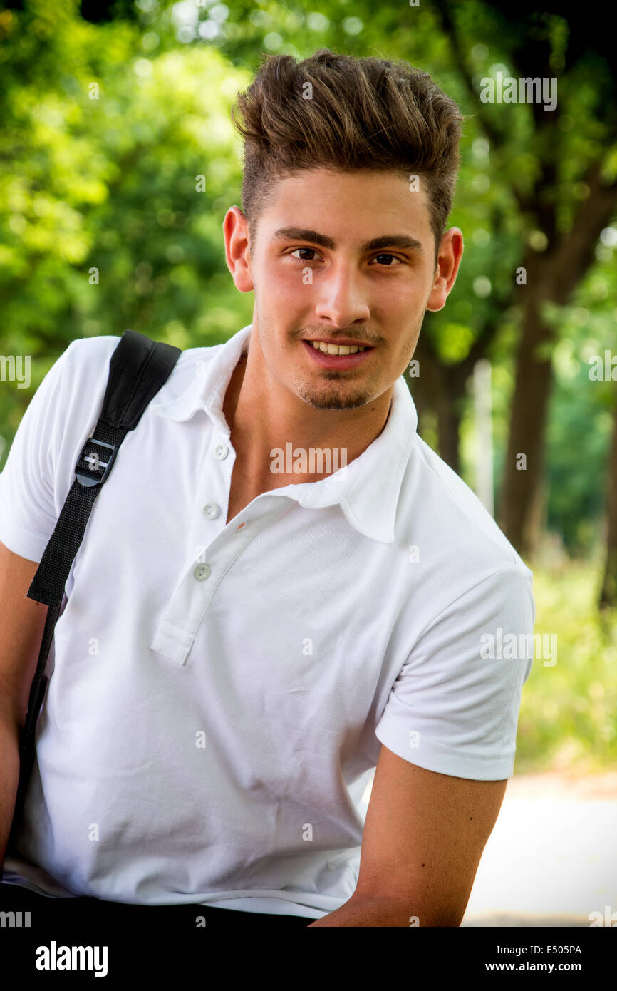 Outdoor portrait smiling man hi-res stock photography and images - Alamy