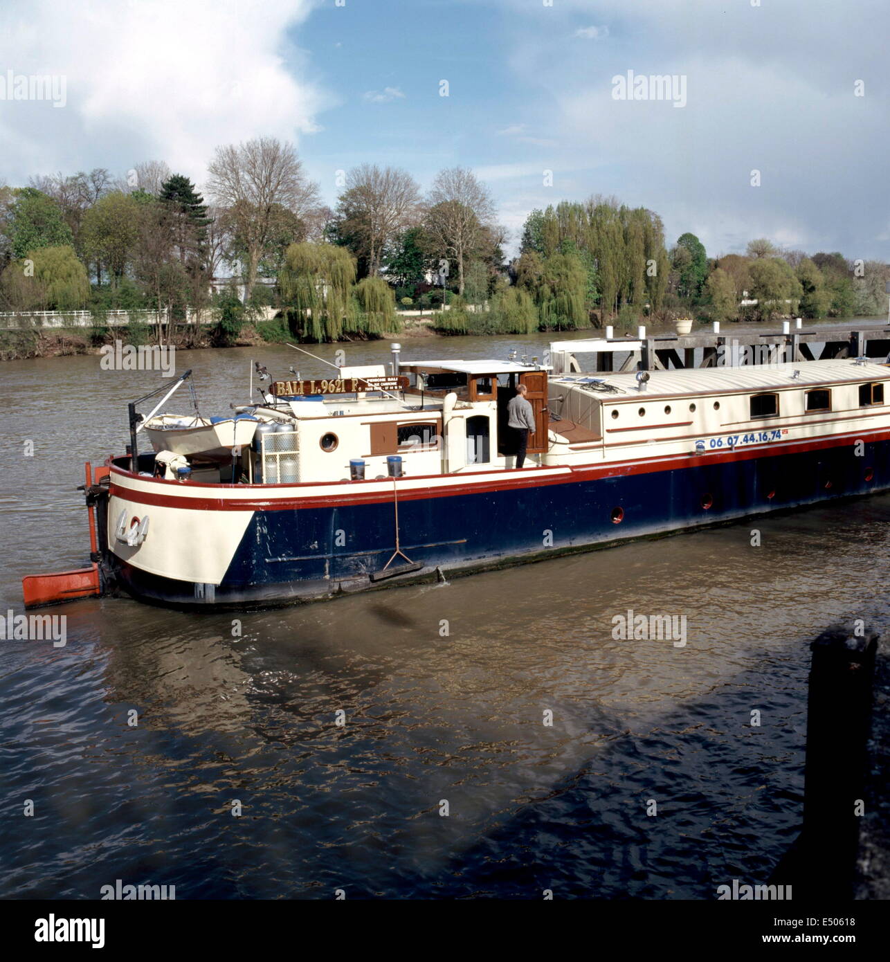AJAXNETPHOTO. BOUGIVAL, FRANCE - INLAND WATERWAYS - A CHARTER PENICHE ...