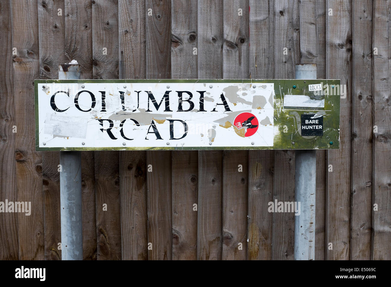 Road sign flowers hi-res stock photography and images - Alamy