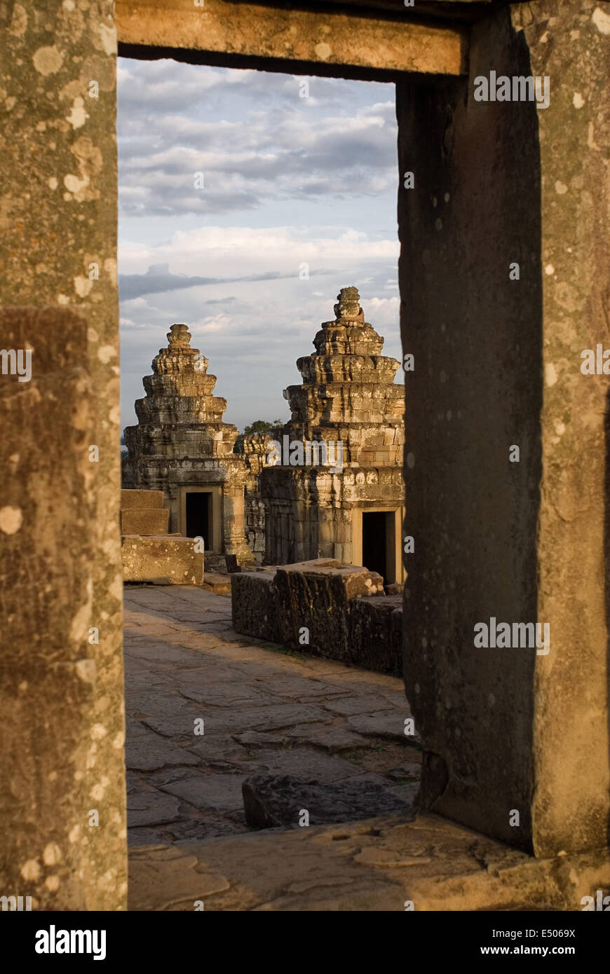 Phnom bakheng temple sunrise phnom bakheng is located 1 hi-res stock ...