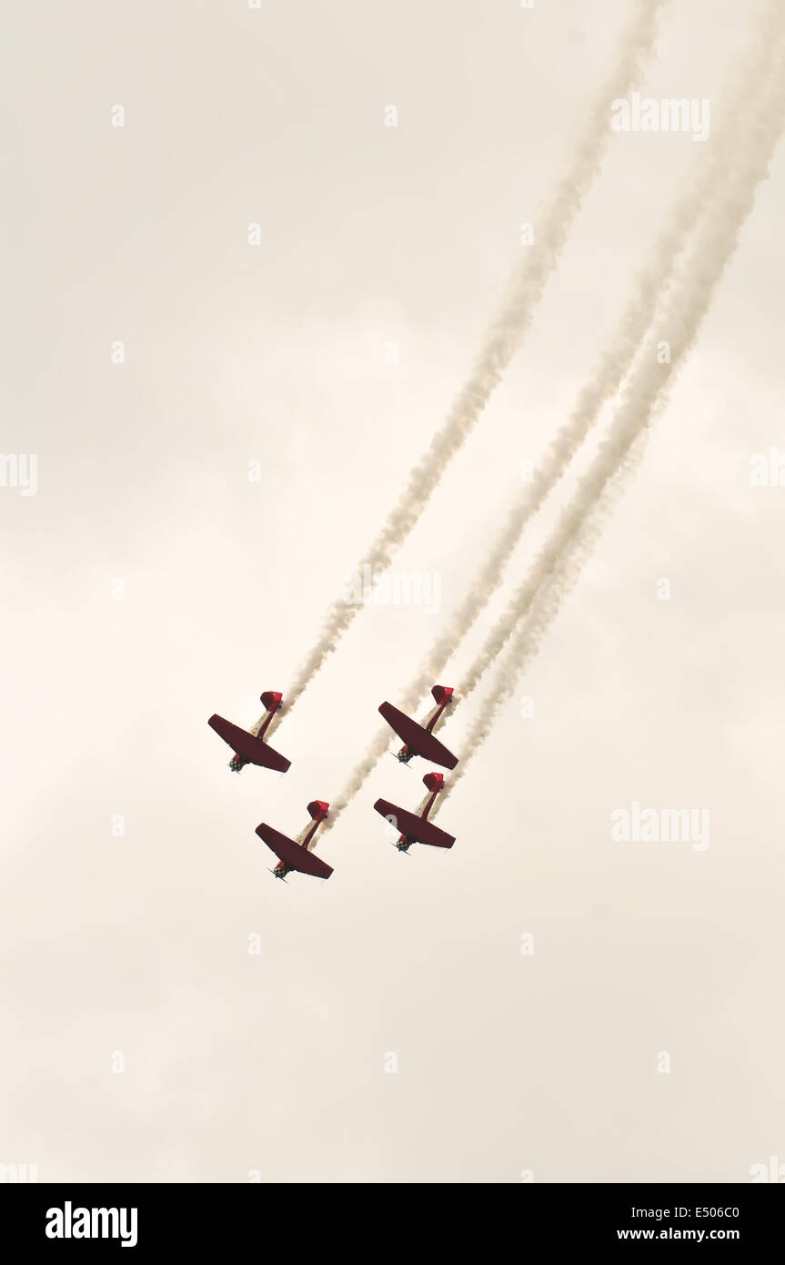 Airshow activity hi-res stock photography and images - Alamy