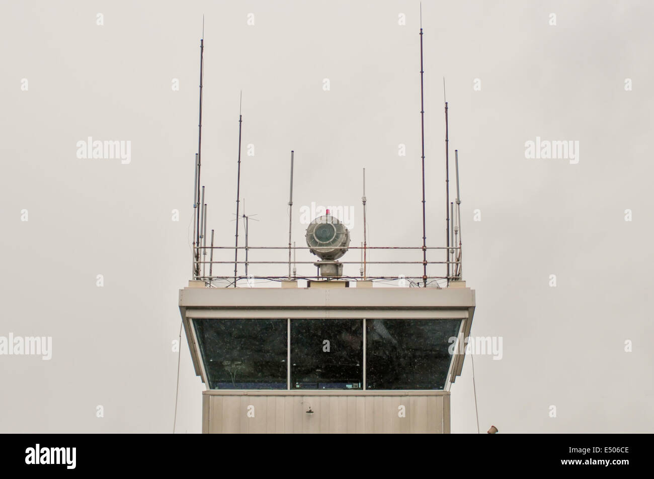 Airport approach landing direction hi-res stock photography and images ...