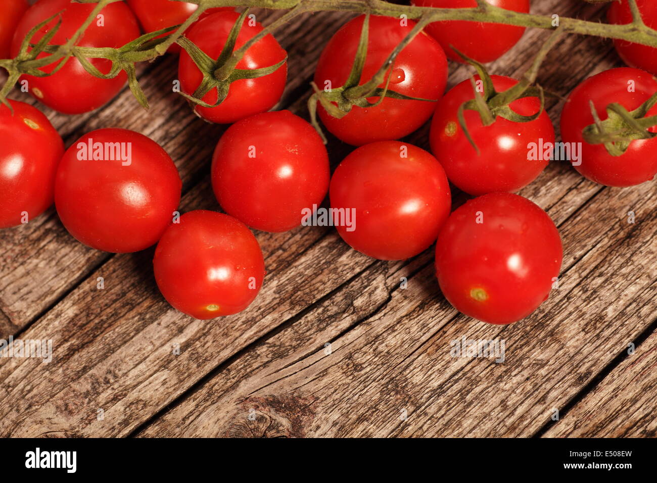 Red berry tomatoes hi-res stock photography and images - Alamy