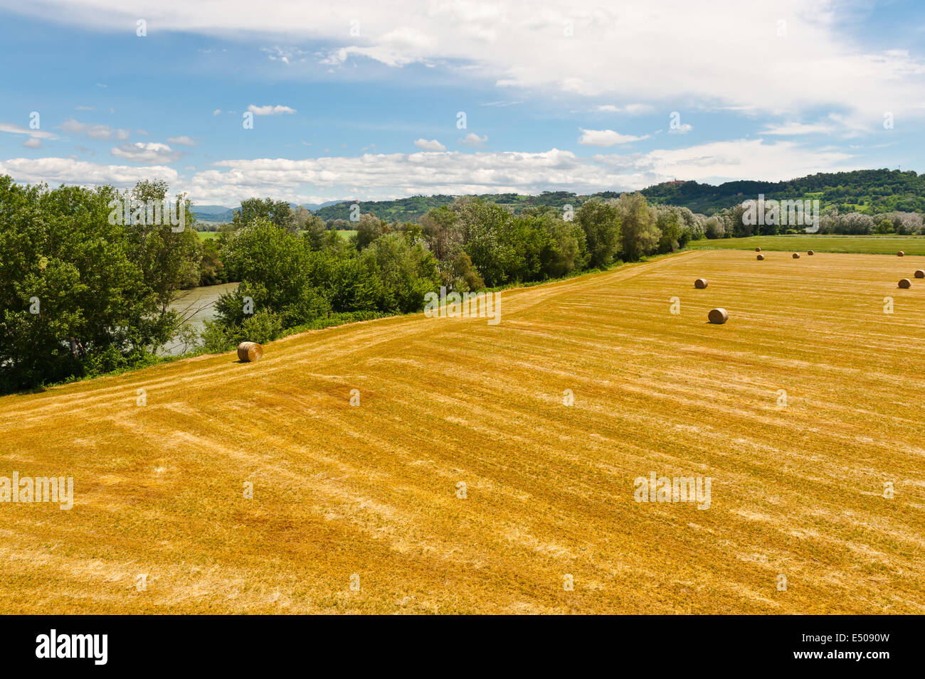 Medieval land fields hi-res stock photography and images - Alamy