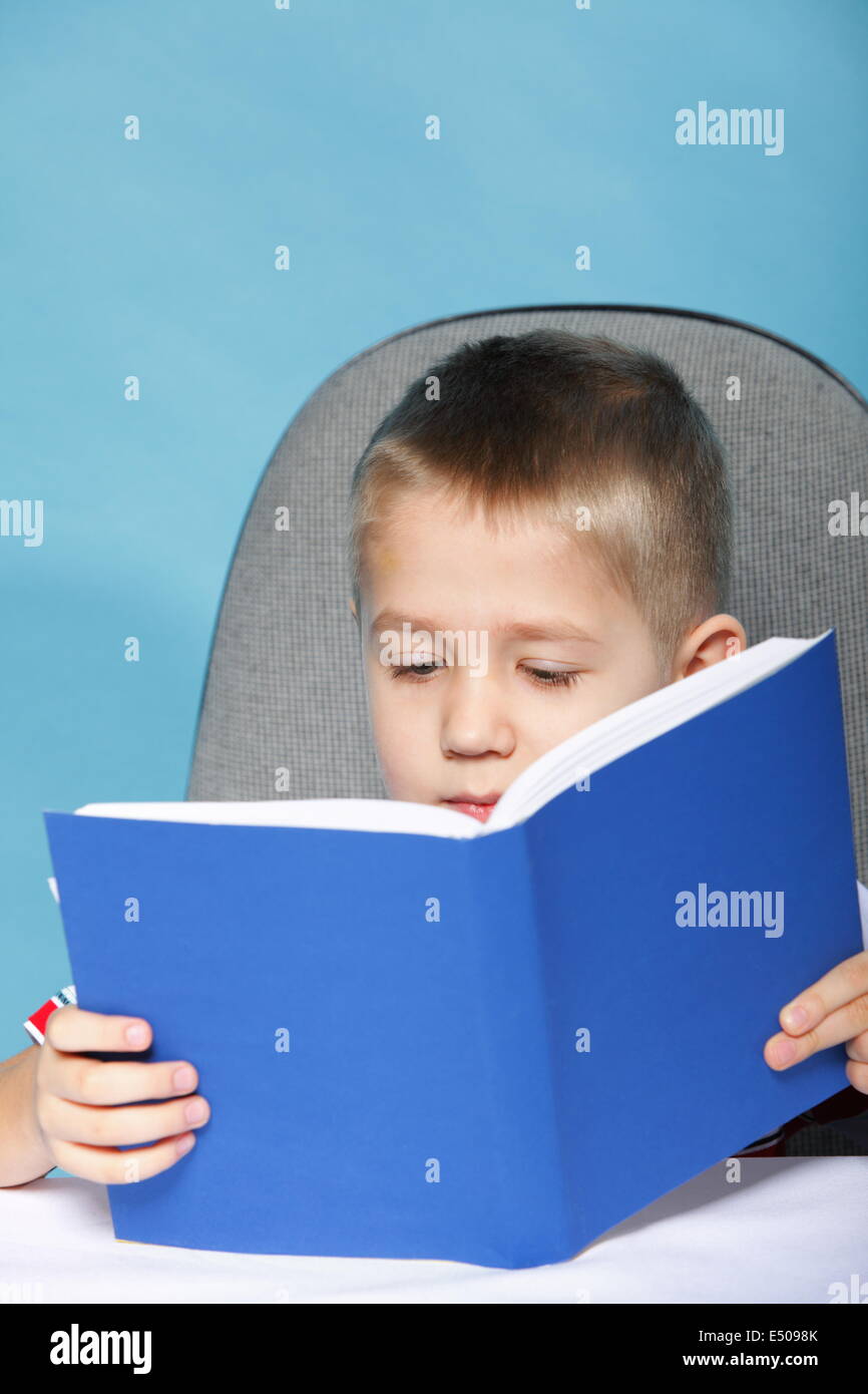 Kid reading hi-res stock photography and images - Alamy