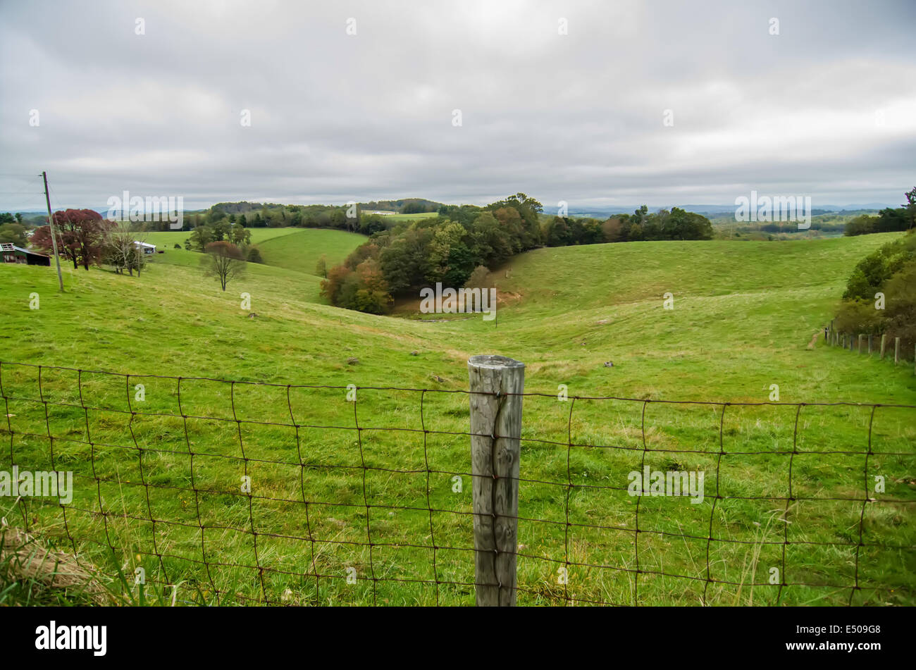 mountain farm land in virginia mountains Stock Photo - Alamy