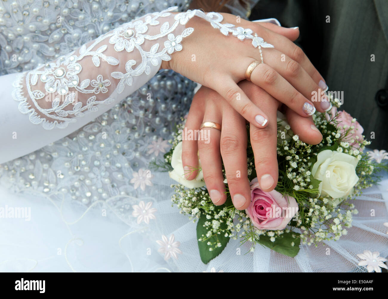 Wedding hands hi-res stock photography and images - Alamy
