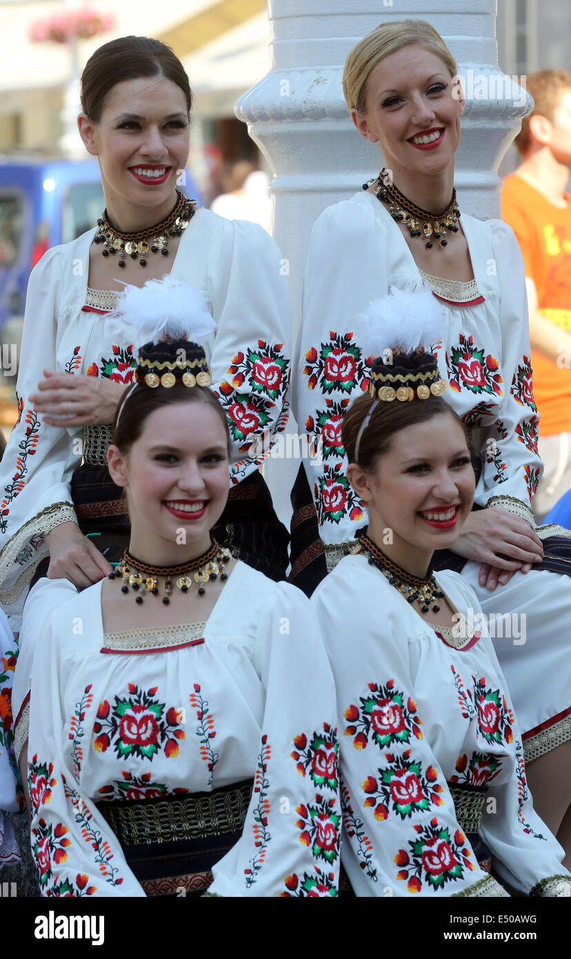 Ukrainian dancers hi-res stock photography and images - Alamy