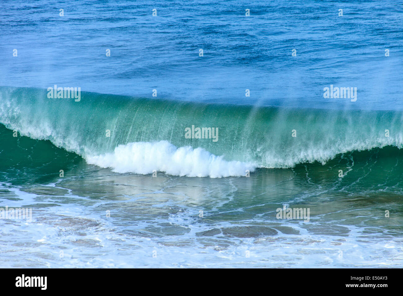 Ocean curling hi-res stock photography and images - Alamy