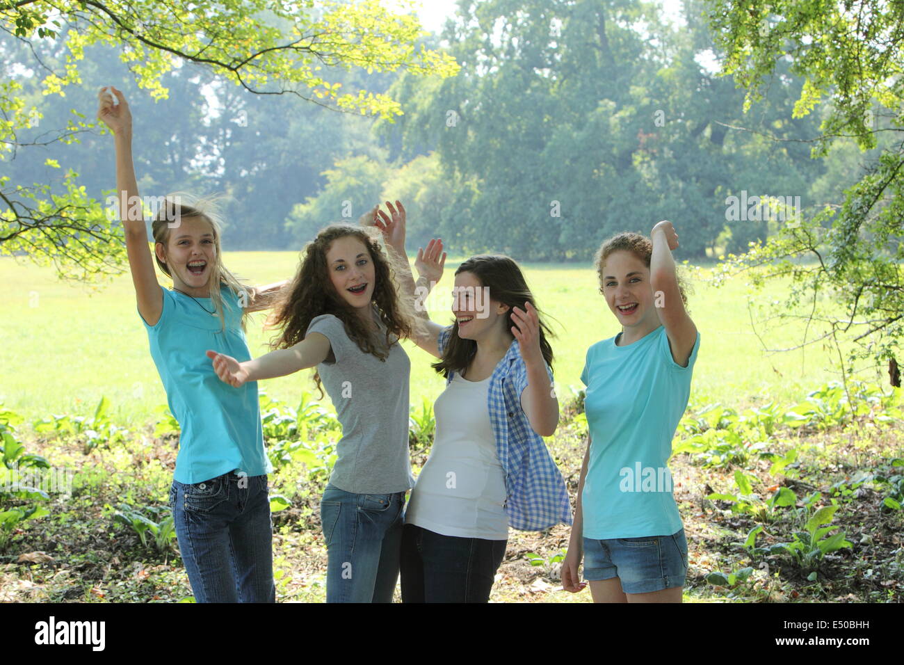 Group teenage friends hi-res stock photography and images - Alamy