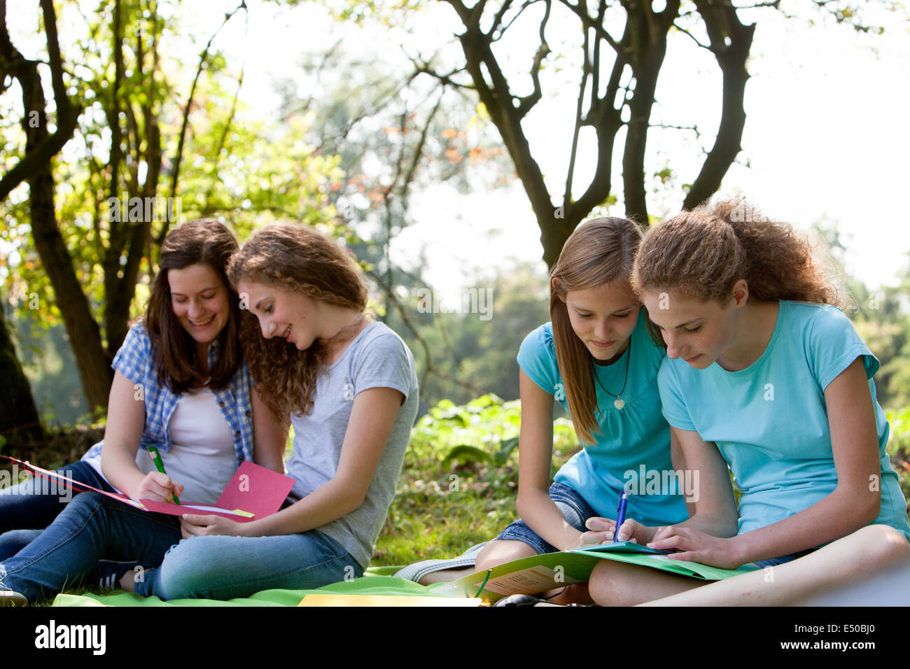 Serious teamwork hi-res stock photography and images - Alamy