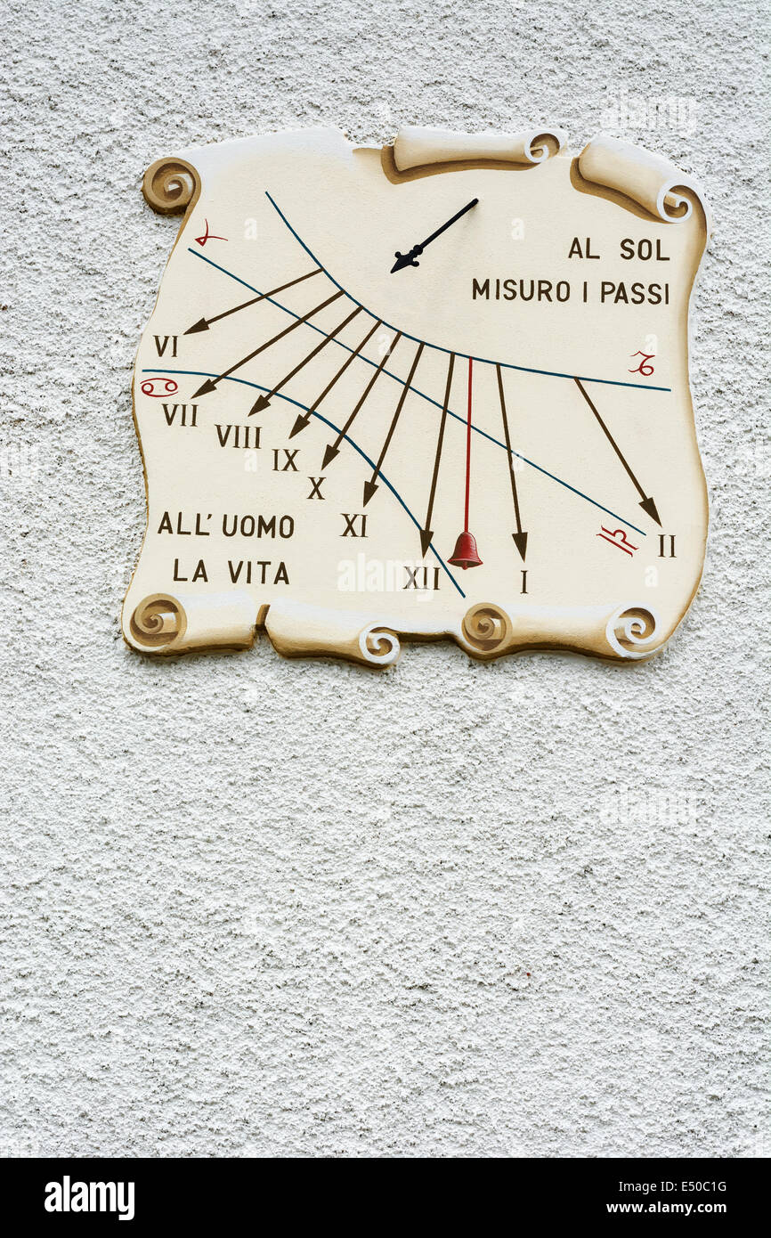 Sundial design hi-res stock photography and images - Alamy