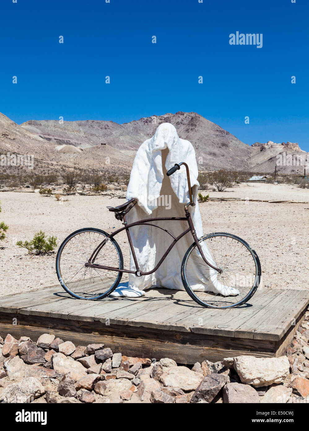 Spooky halloween ghost town haunted hi-res stock photography and images ...