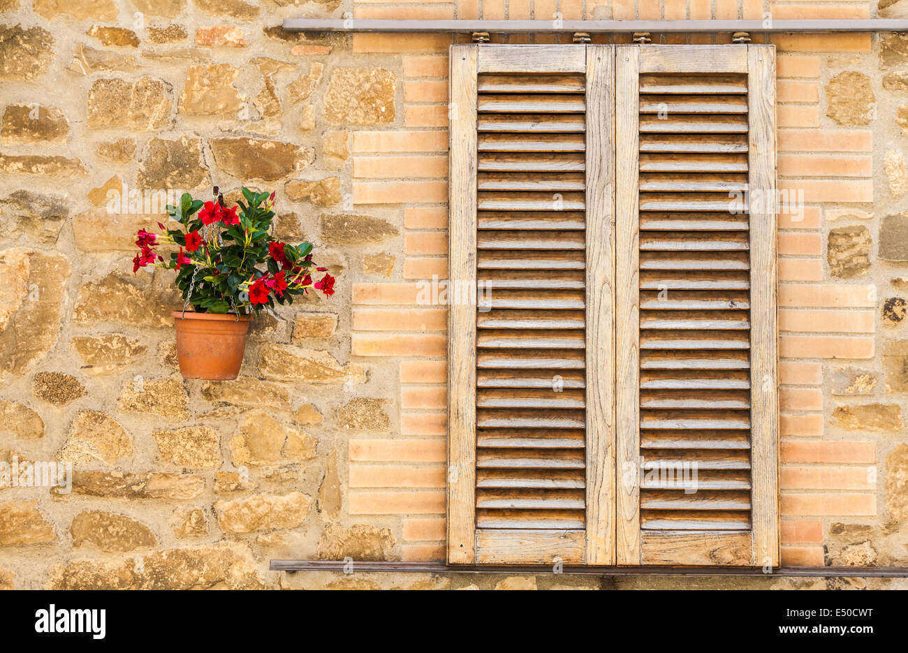Tuscan window hi-res stock photography and images - Alamy
