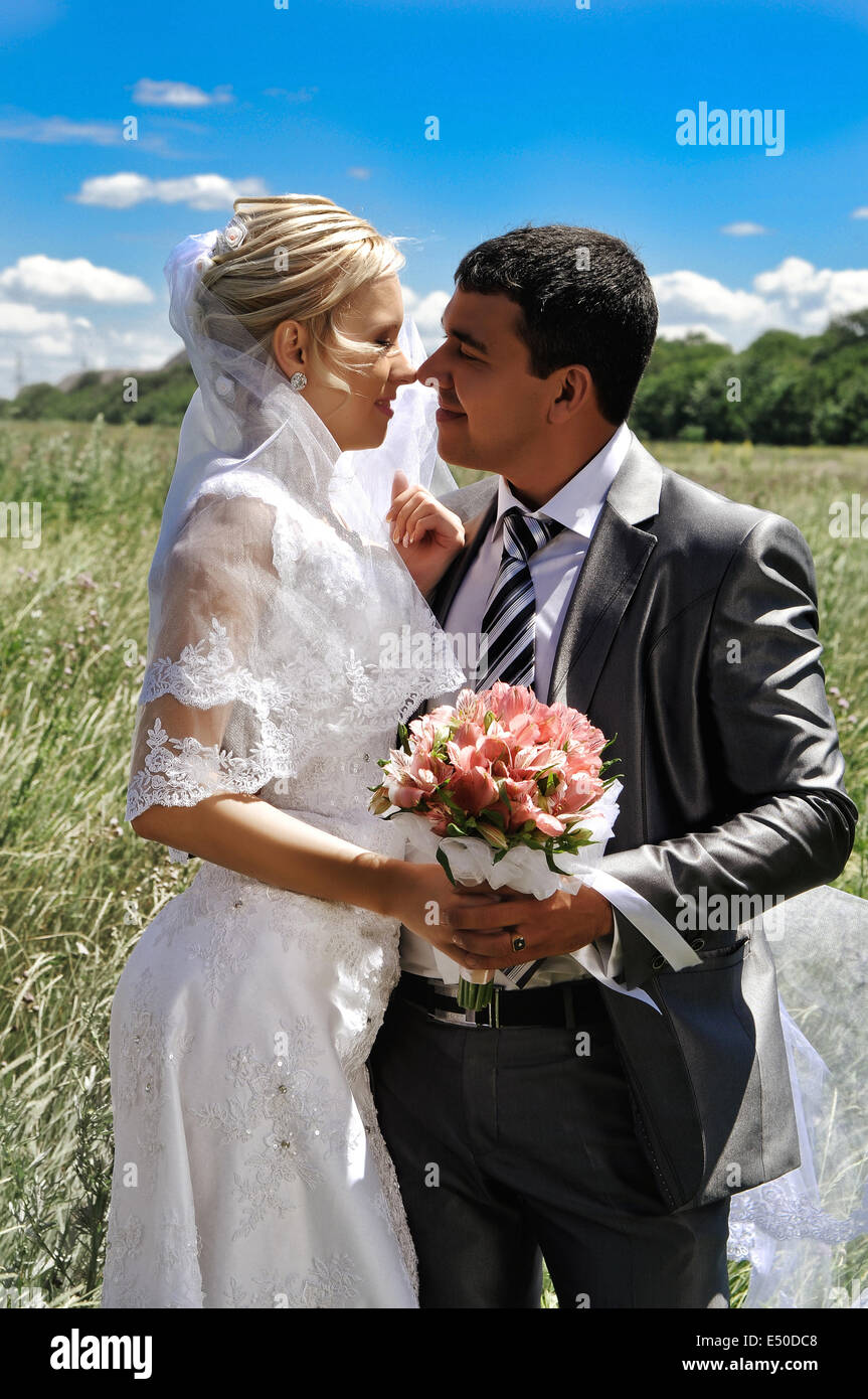 romantic wedding couple Stock Photo - Alamy