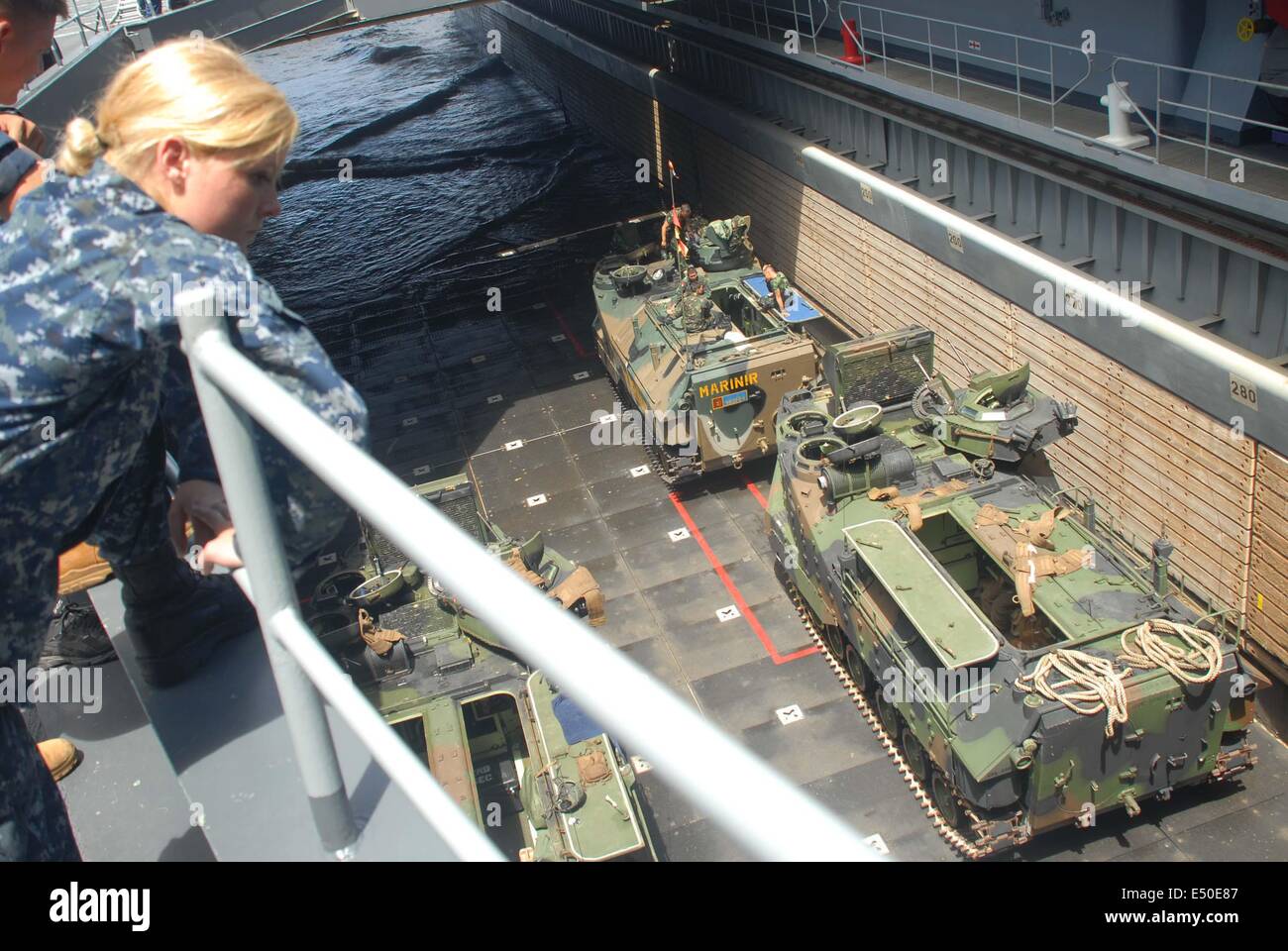 Kaneohe Bay, Hi. 10th July, 2014. JULY 18: Amphibious Assault Vehicles ...