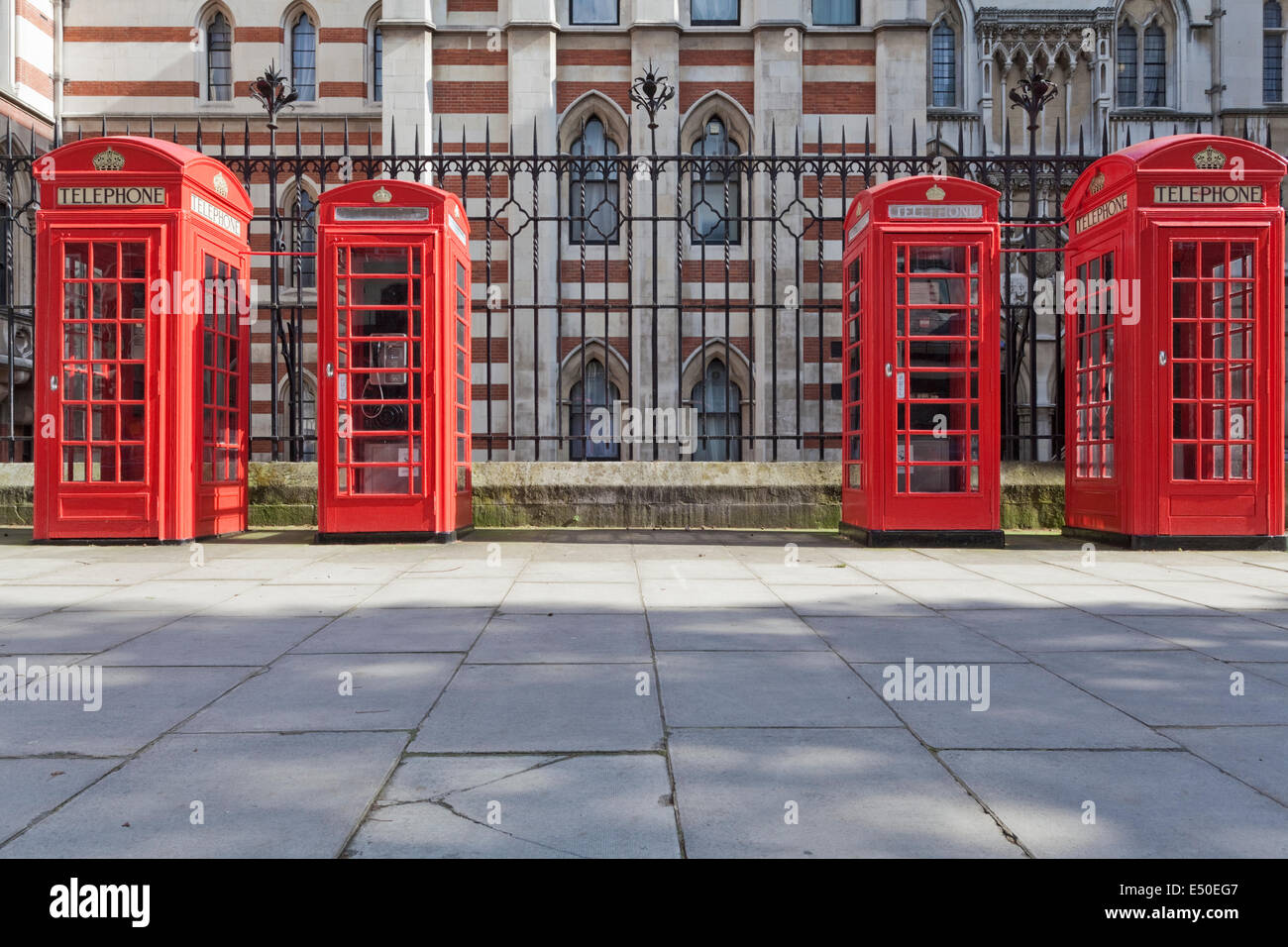 Traditional uk phone boxes hi-res stock photography and images - Alamy