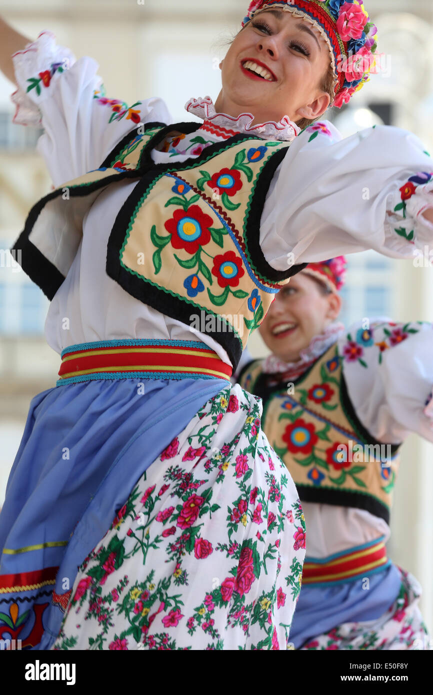 Ukrainian dancers hi-res stock photography and images - Alamy