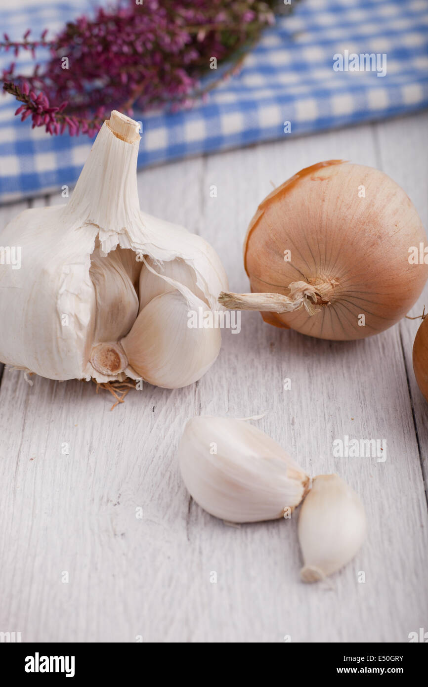 Raw garlic hi-res stock photography and images - Alamy