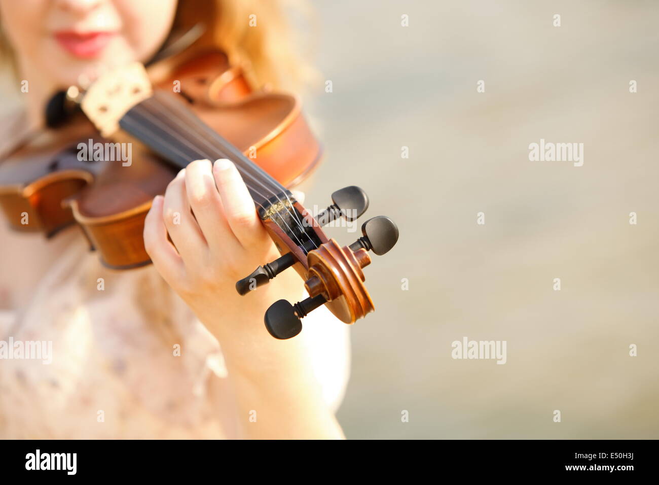 Female violin player hi-res stock photography and images - Alamy
