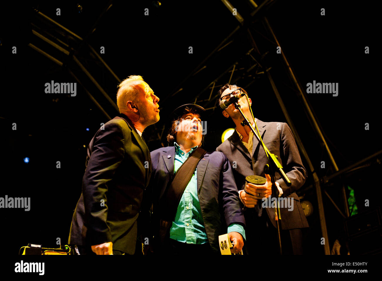 Squeeze band hi-res stock photography and images - Alamy