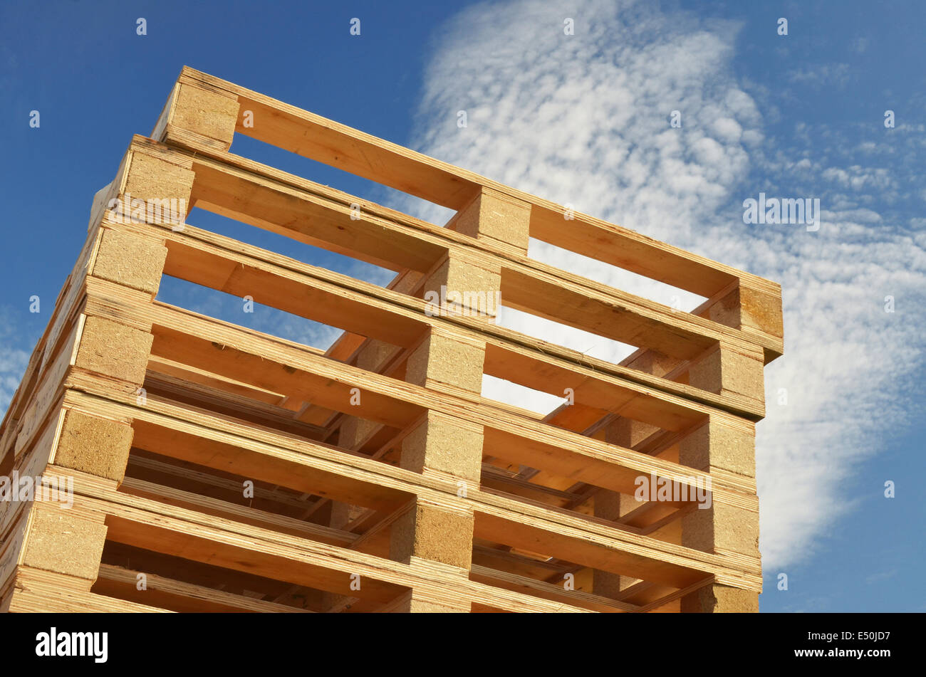 Shipping palettes hi-res stock photography and images - Alamy