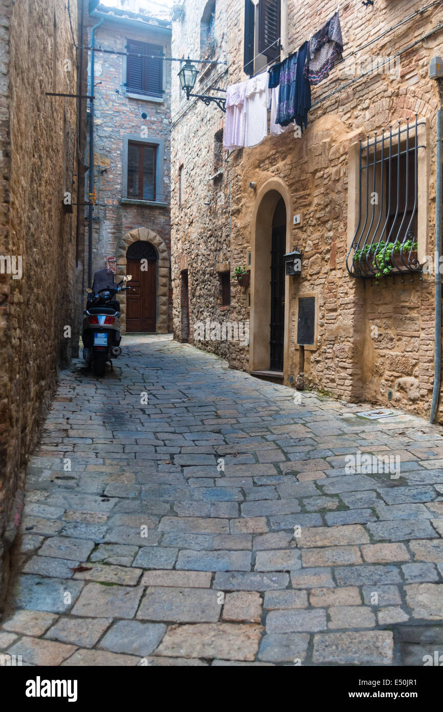 Narrow street at Volterra, Tuscany, Italy Stock Photo - Alamy