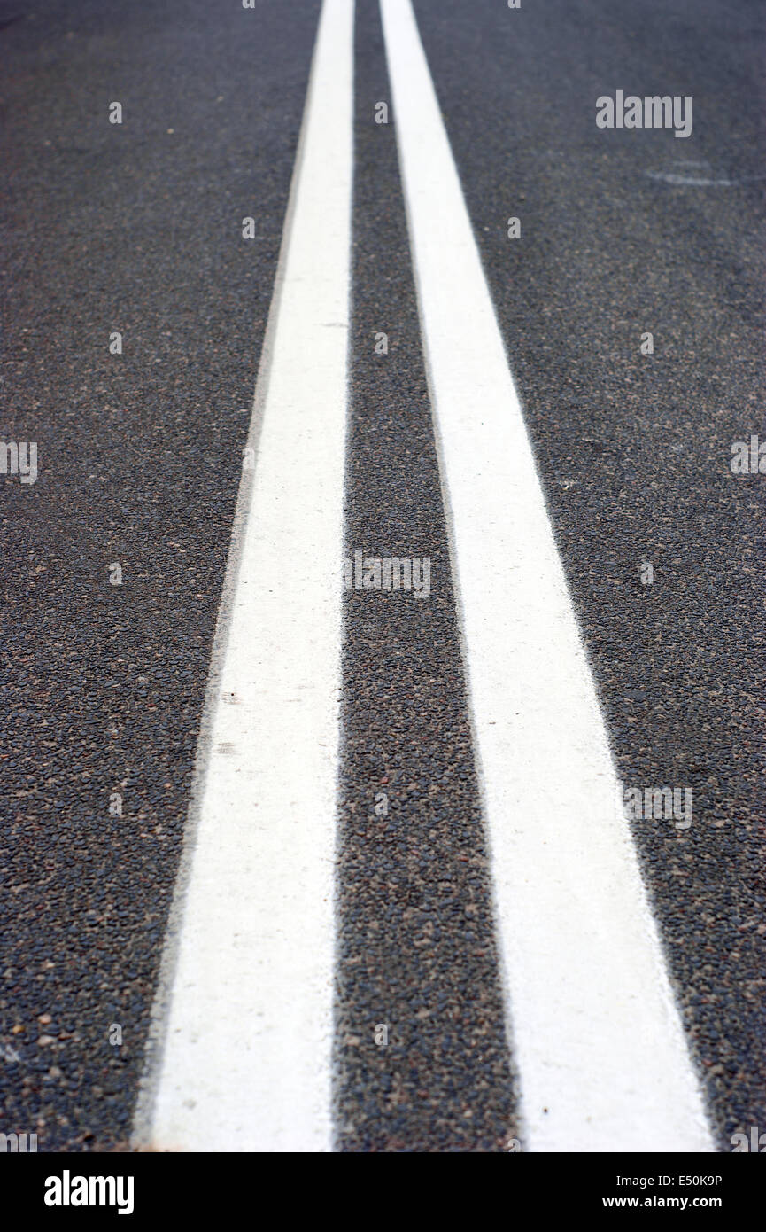 Linear perspective road hi-res stock photography and images - Alamy