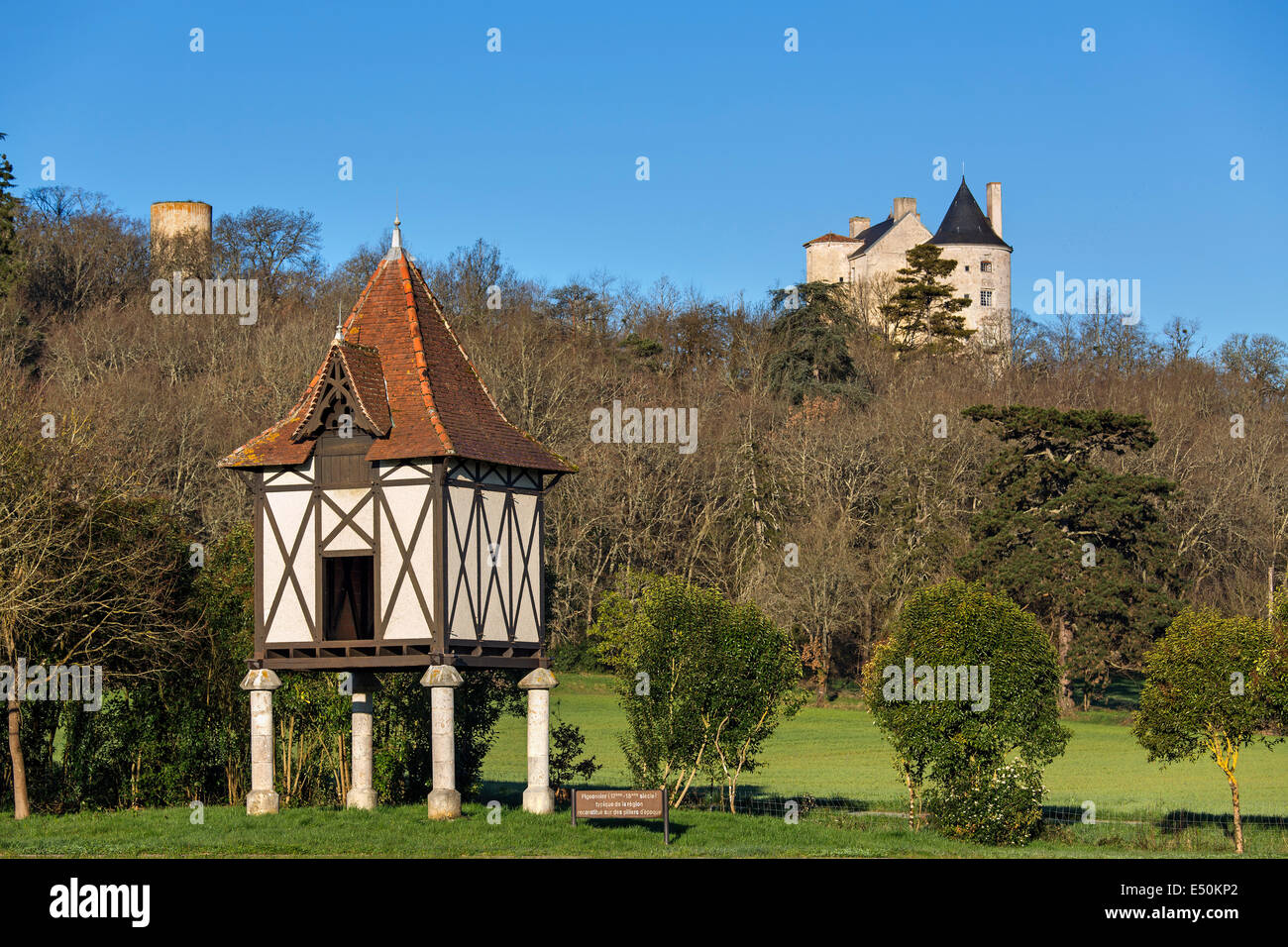 Pigeon loft hi-res stock photography and images - Alamy