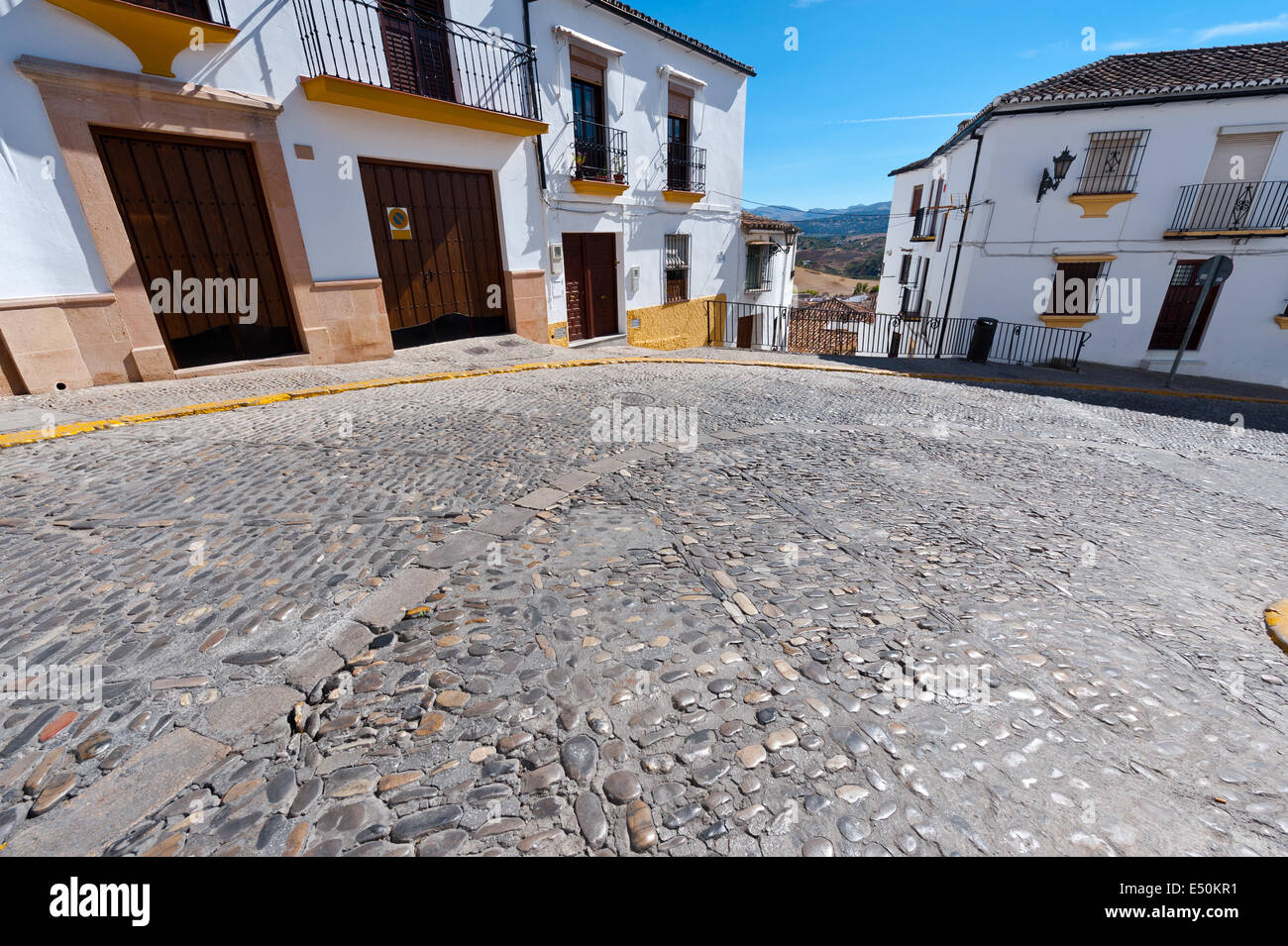 Square home facade concrete hi-res stock photography and images - Alamy