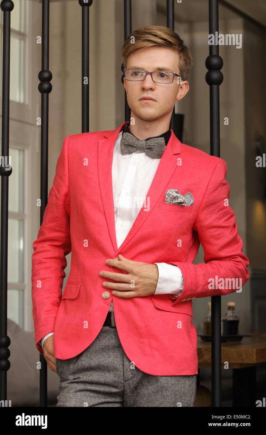 Young man posing with style hi-res stock photography and images - Alamy