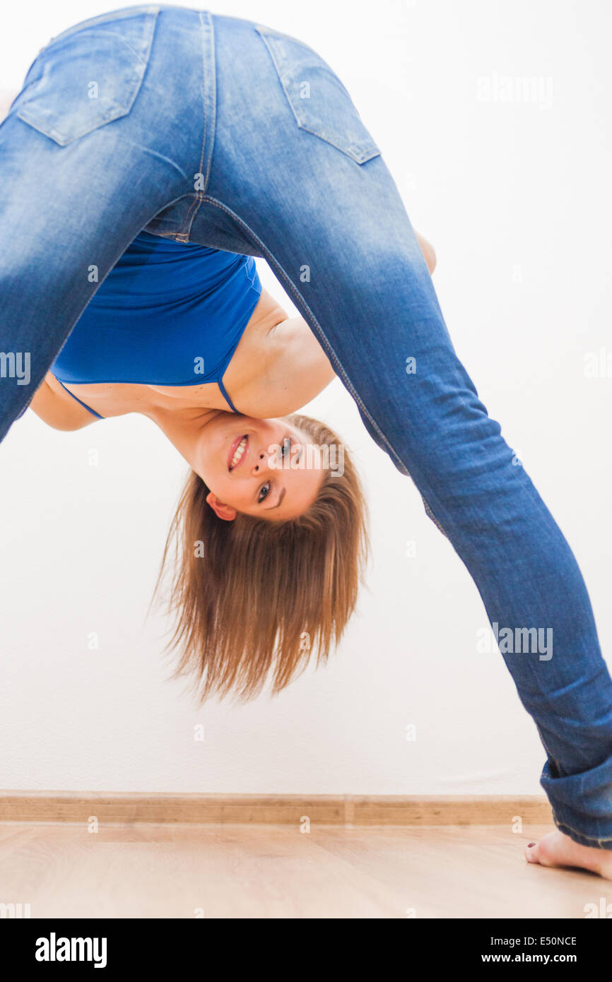 20s blond women weared jeans shot Stock Photo - Alamy