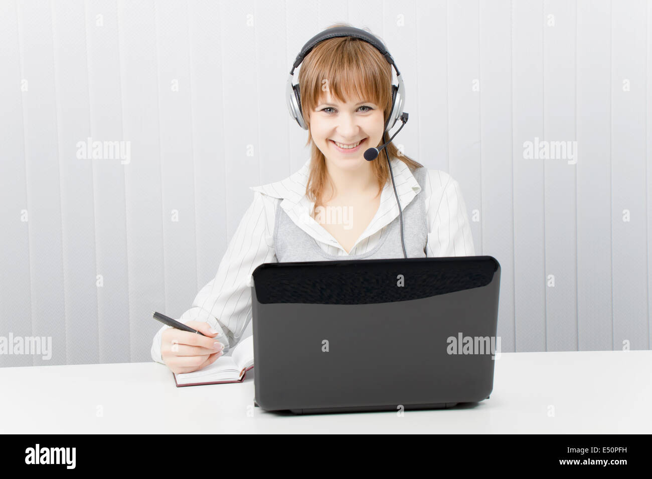 Computer helpline hi-res stock photography and images - Alamy