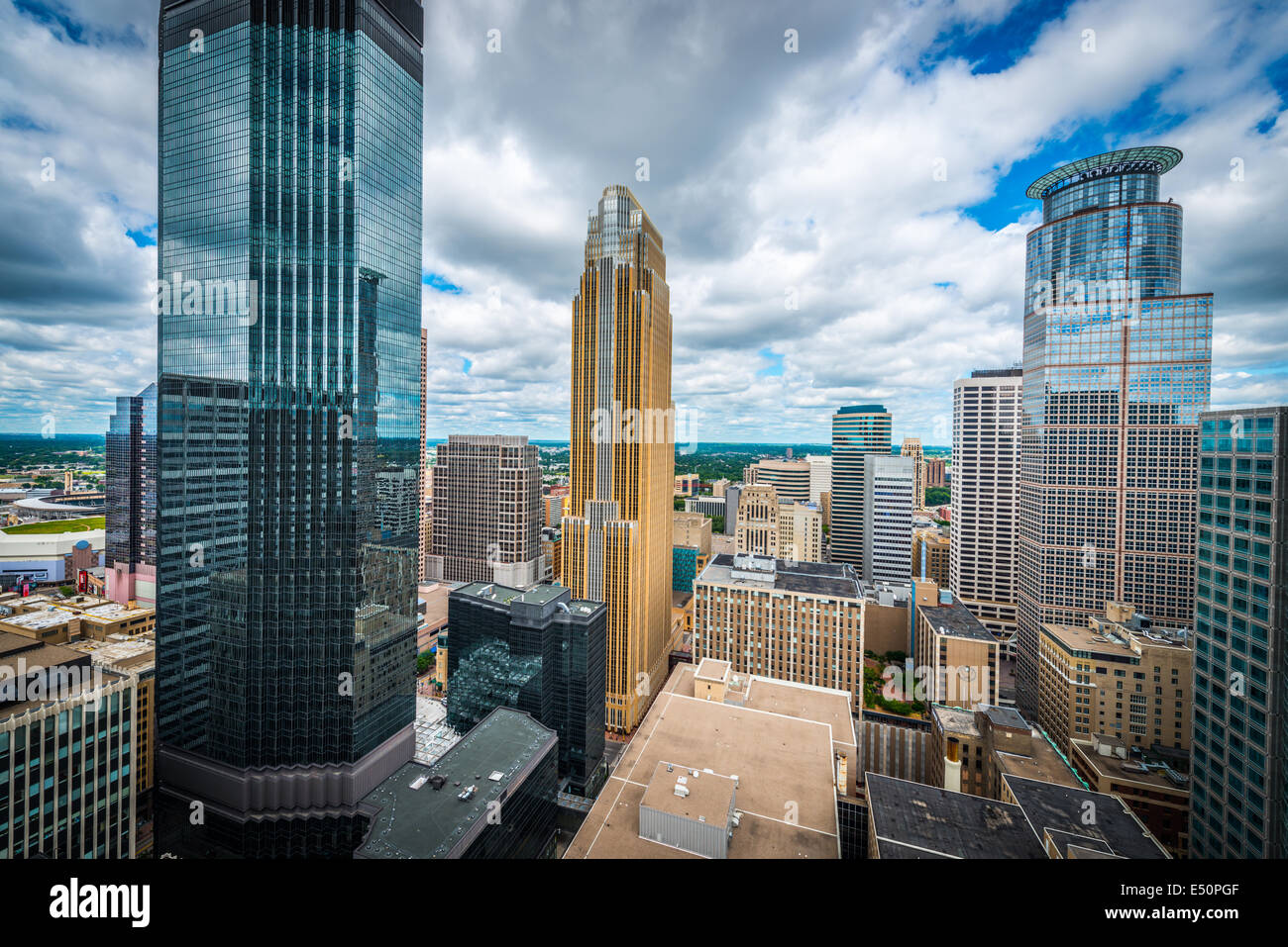 Downtown Minneapolis and surrounding urban Stock Photo - Alamy