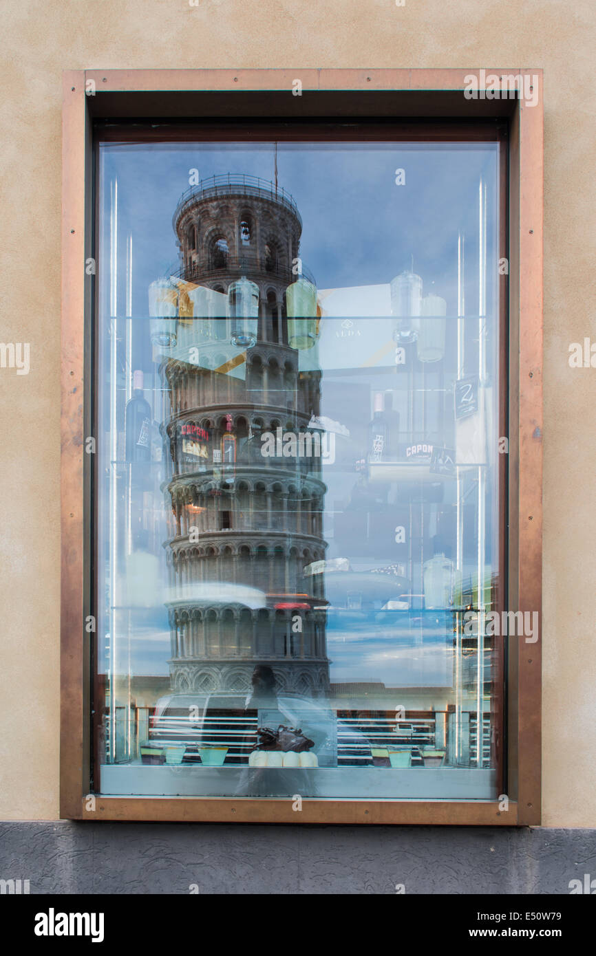 Pisa tower cake hi-res stock photography and images - Alamy