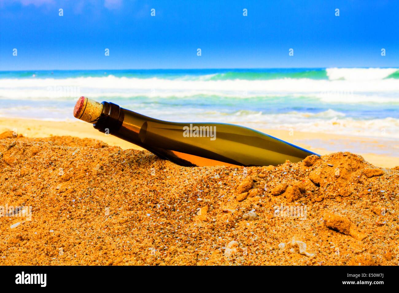 Bottle message on tropical hi-res stock photography and images - Alamy