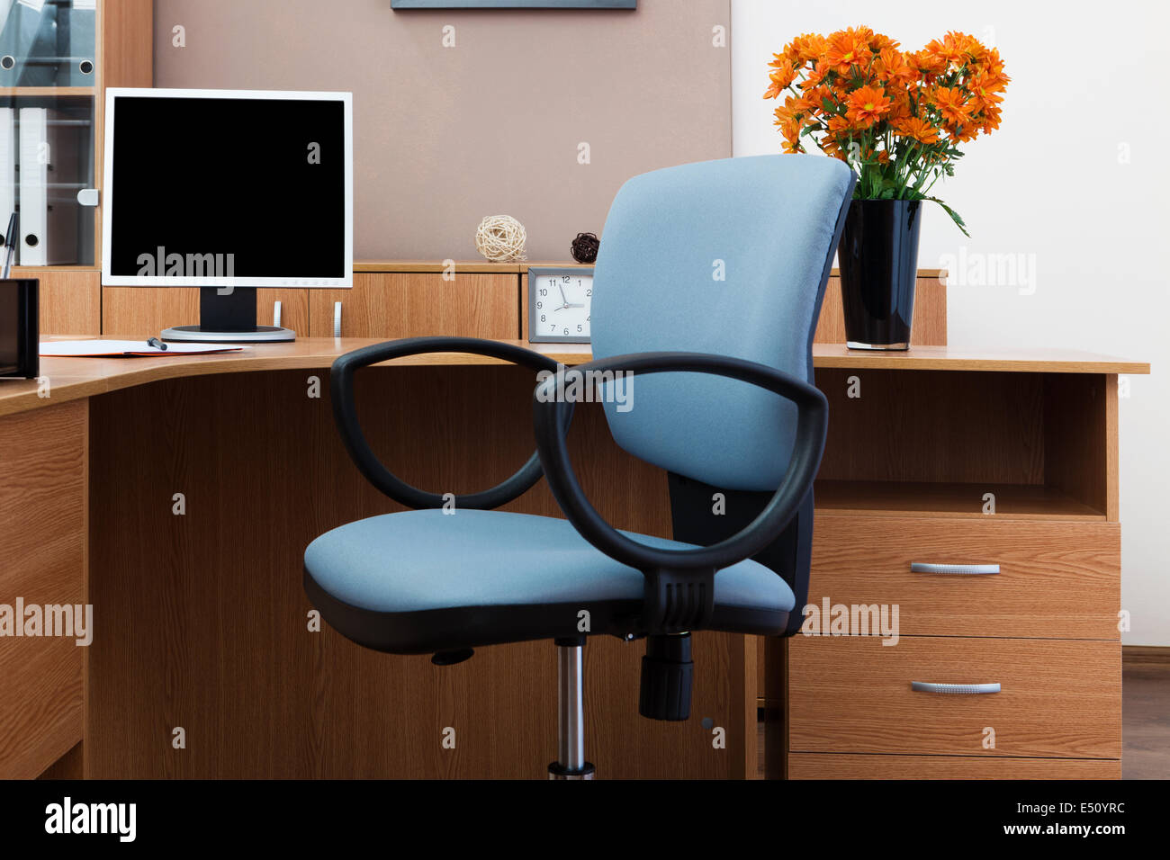 monitor on a desk Stock Photo - Alamy